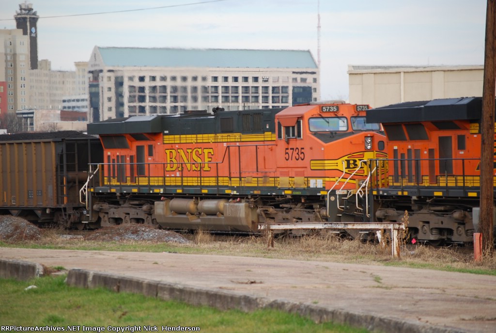 BNSF 5735